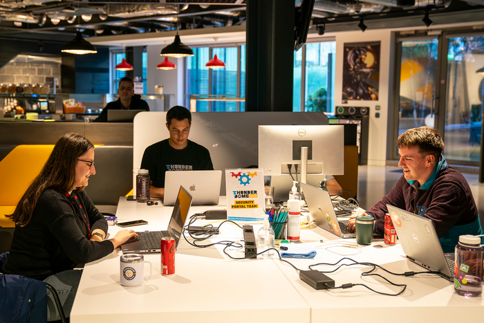 Thunderdome 2024: Hackatón interno de 48 horas de Riot Games | Riot Games