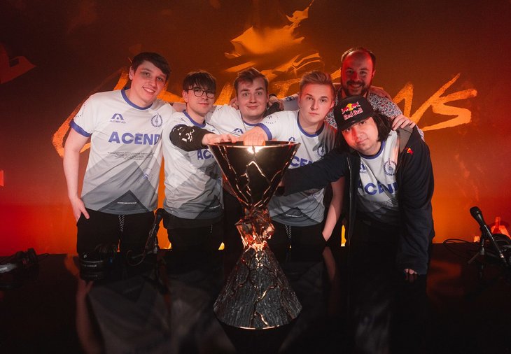 Henna, Cats, and the Evil Eye, How Rioters in Turkey Helped Create ...