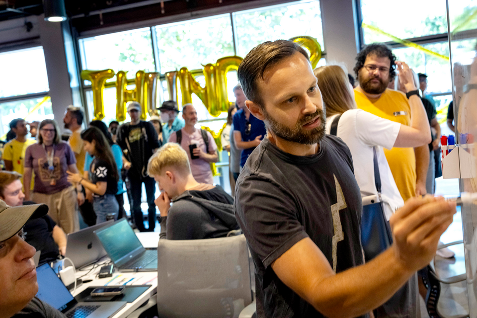 Riot Games' 48-stündiger Hackathon – Thunderdome 2024 | Riot Games